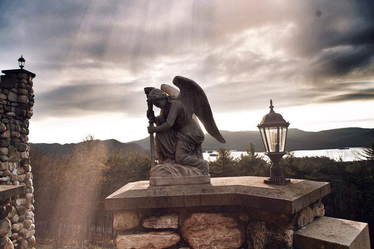 Highlands Castle overlooking Lake George! From $1790 for 2 COUPLES ...