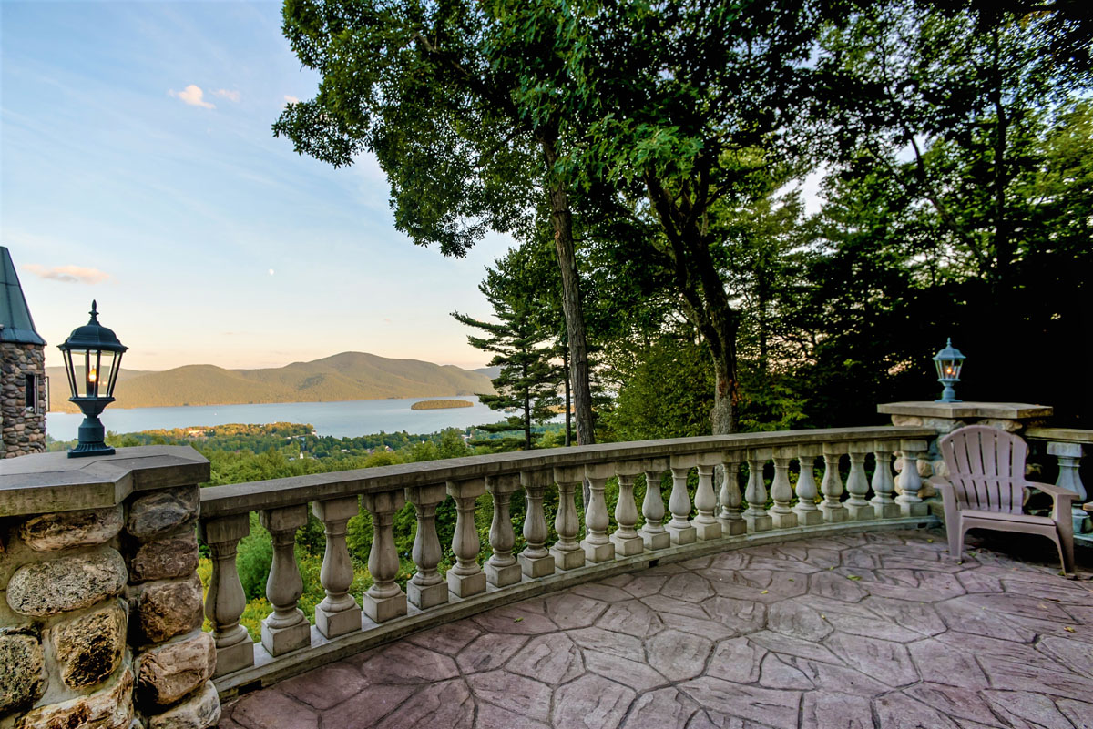 The Castle Cottage overlooking Lake George. From 895/night 4-GUESTS ...