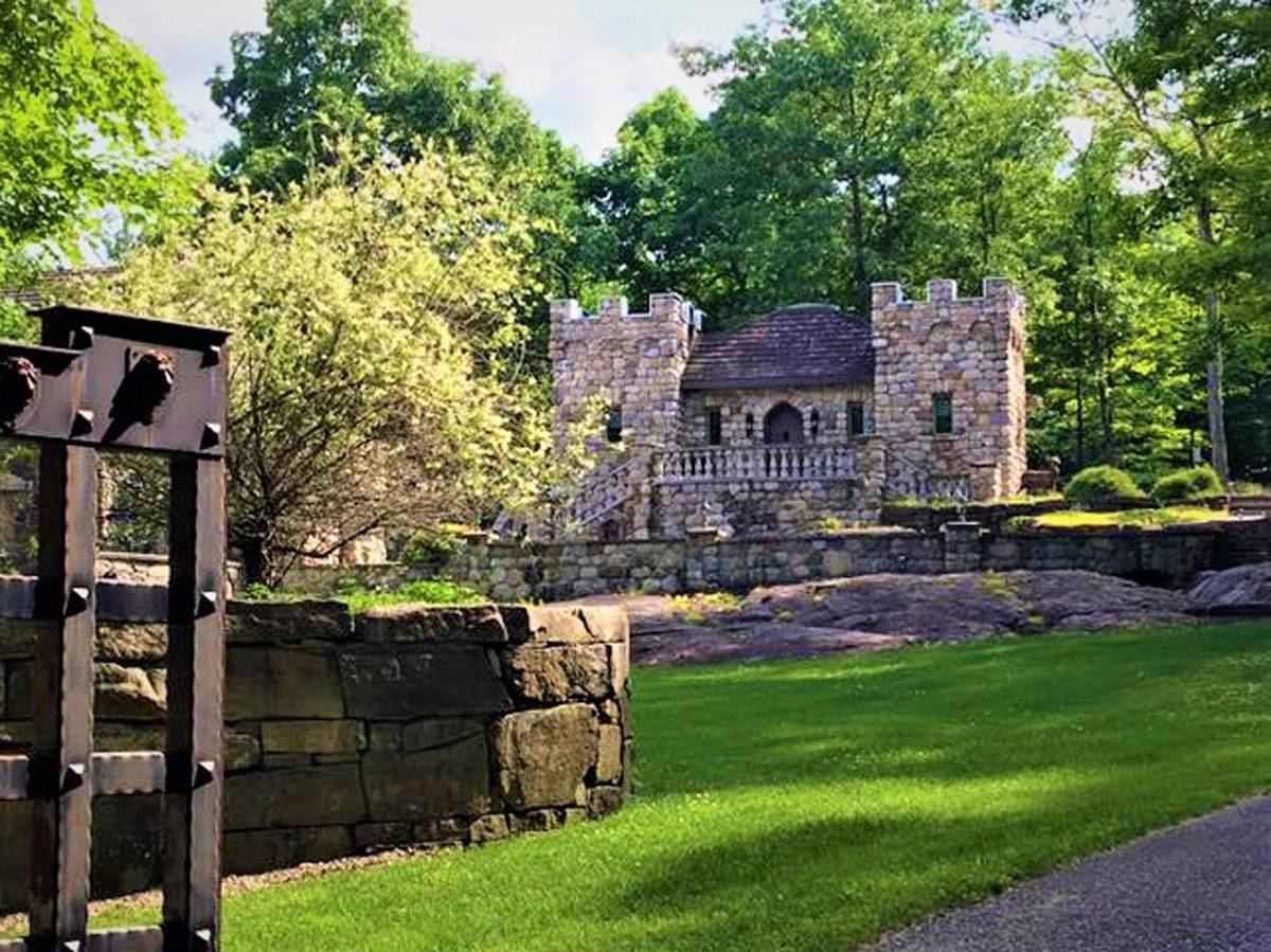 The Castle Cottage overlooking Lake George. From 895/night 4-GUESTS ...
