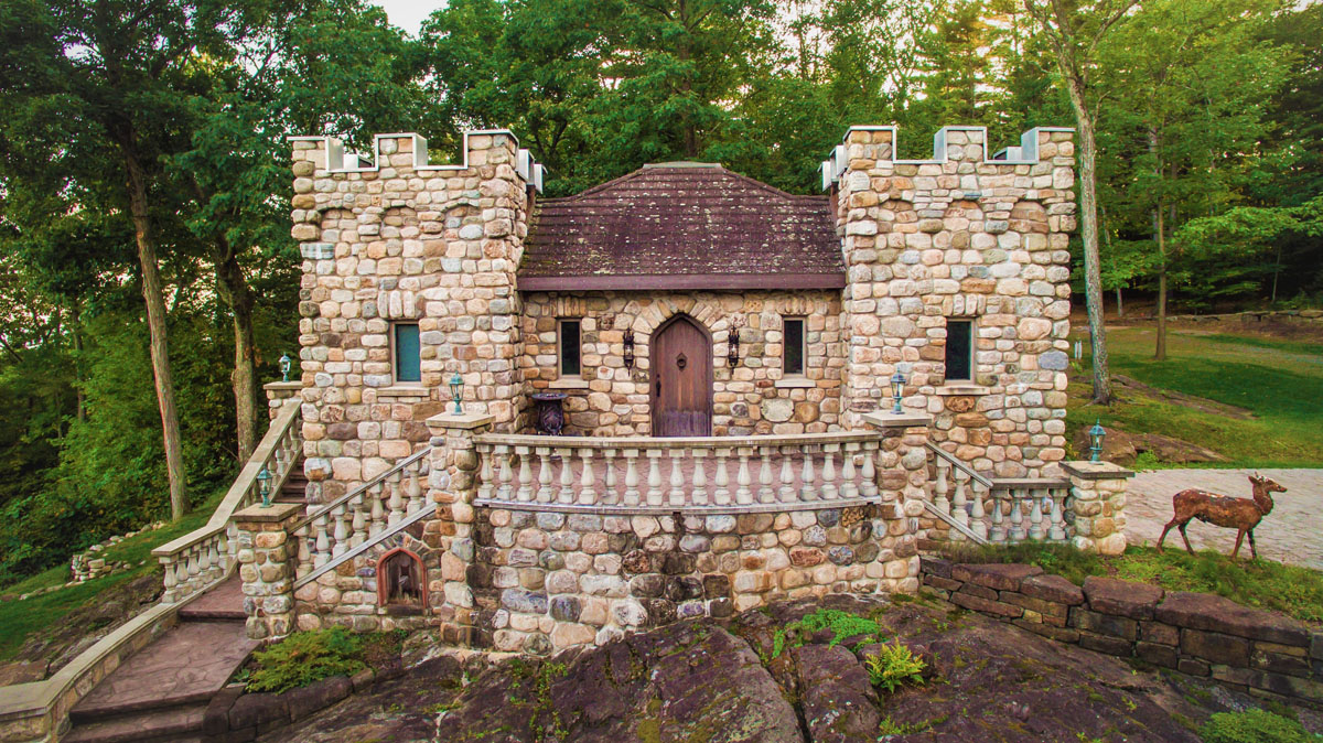 The Castle Cottage overlooking Lake George. From 895/night 4-GUESTS ...