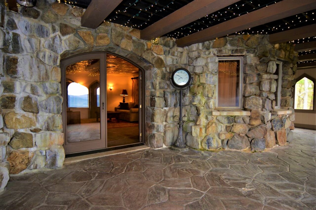 Highlands Castle overlooking Lake George! From $1790 for 2 COUPLES ...