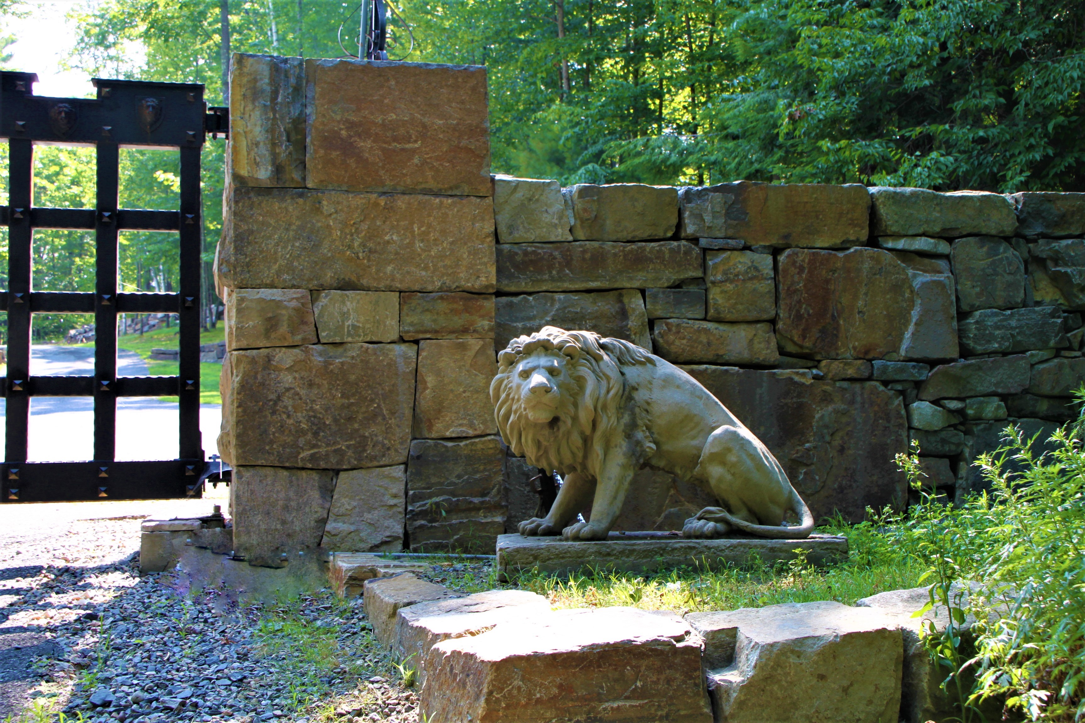 Highlands Castle overlooking Lake George! From $1790 for 2 COUPLES ...