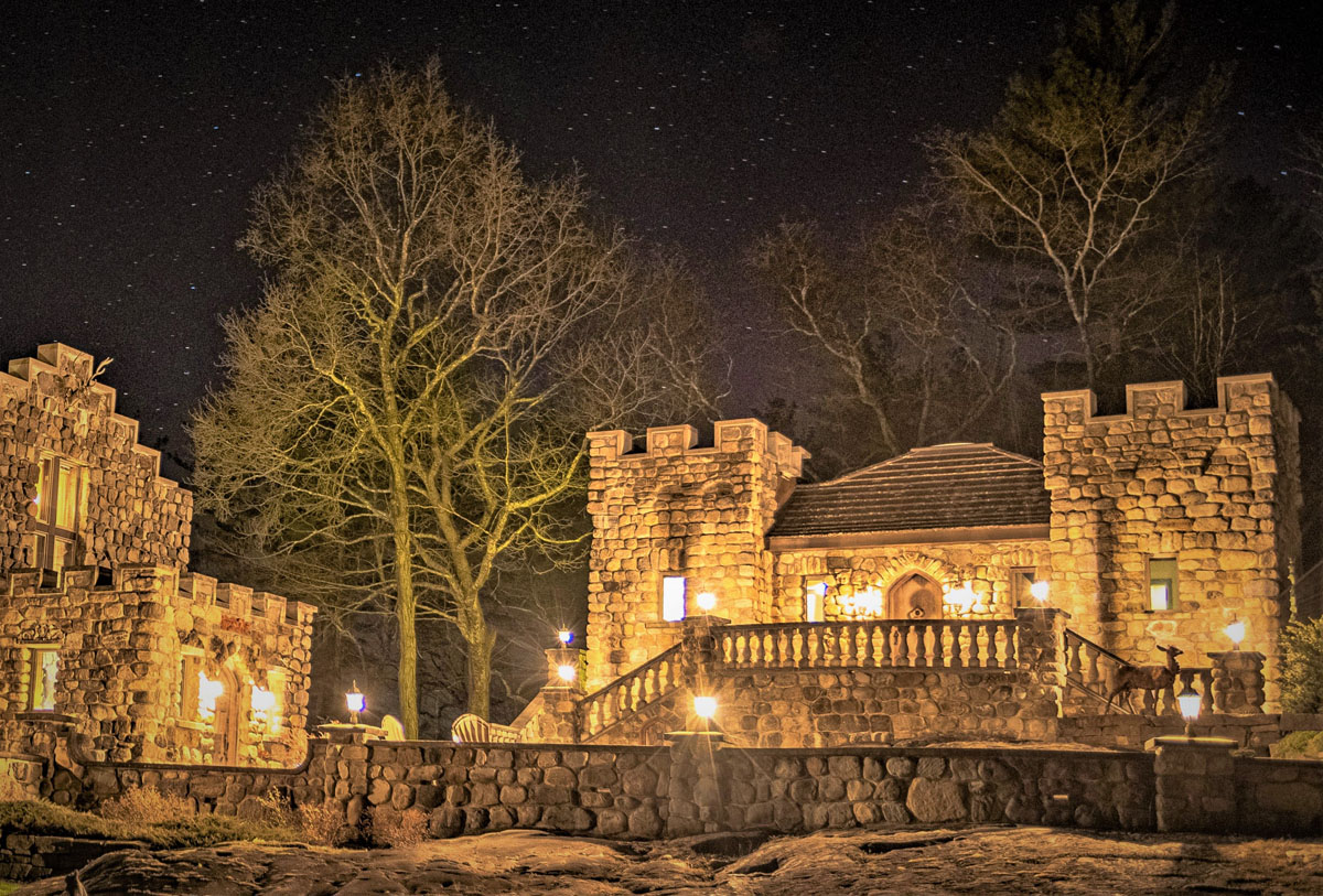 The Castle Cottage overlooking Lake George. From 895/night 4-GUESTS ...
