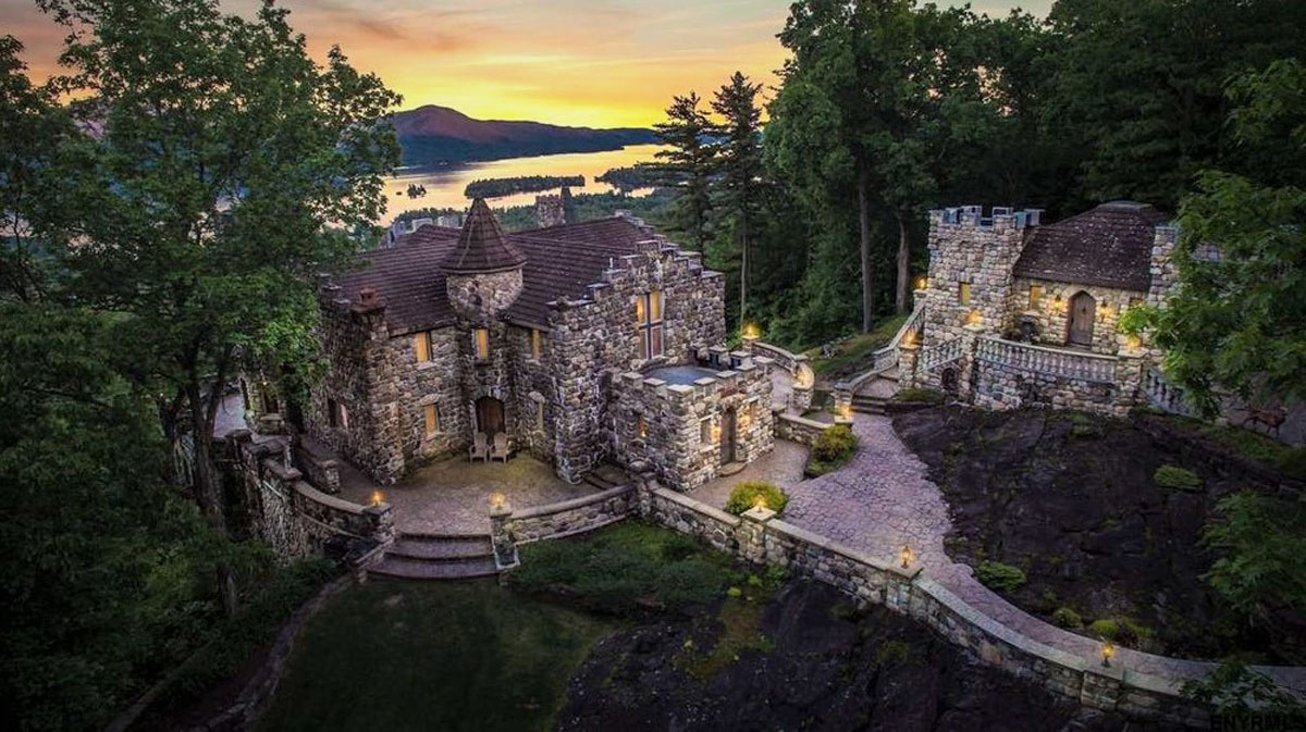 The Castle Cottage overlooking Lake George. From 895/night 4-GUESTS ...